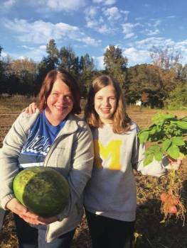 4-H Junior Homemakers Club gets farm tour - Middlesboro News ...