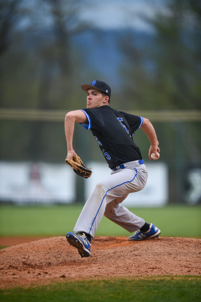 Fast strong, strong finish help Bell edge HCHS to complete sweep ...